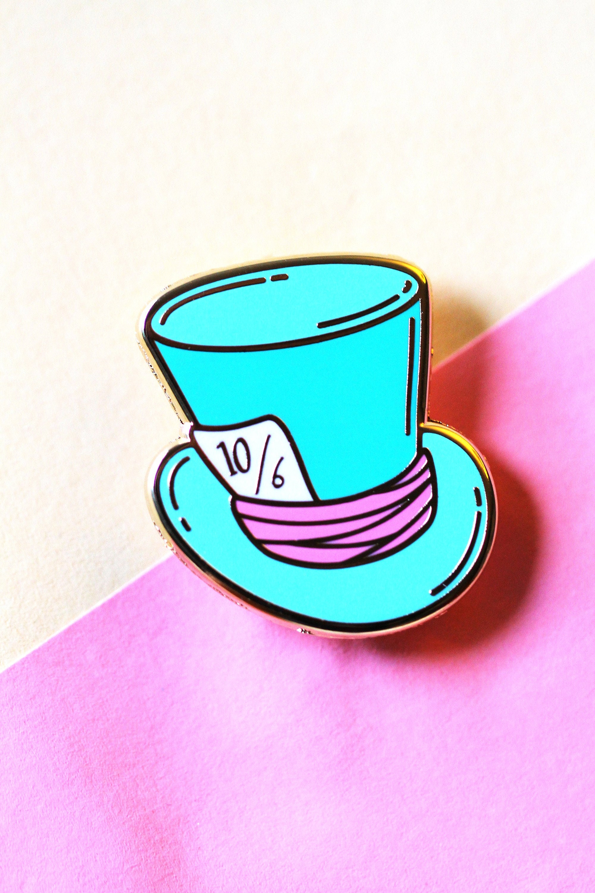 Mad Hatter's Hat Enamel Pin From the Novel Alice in | Etsy