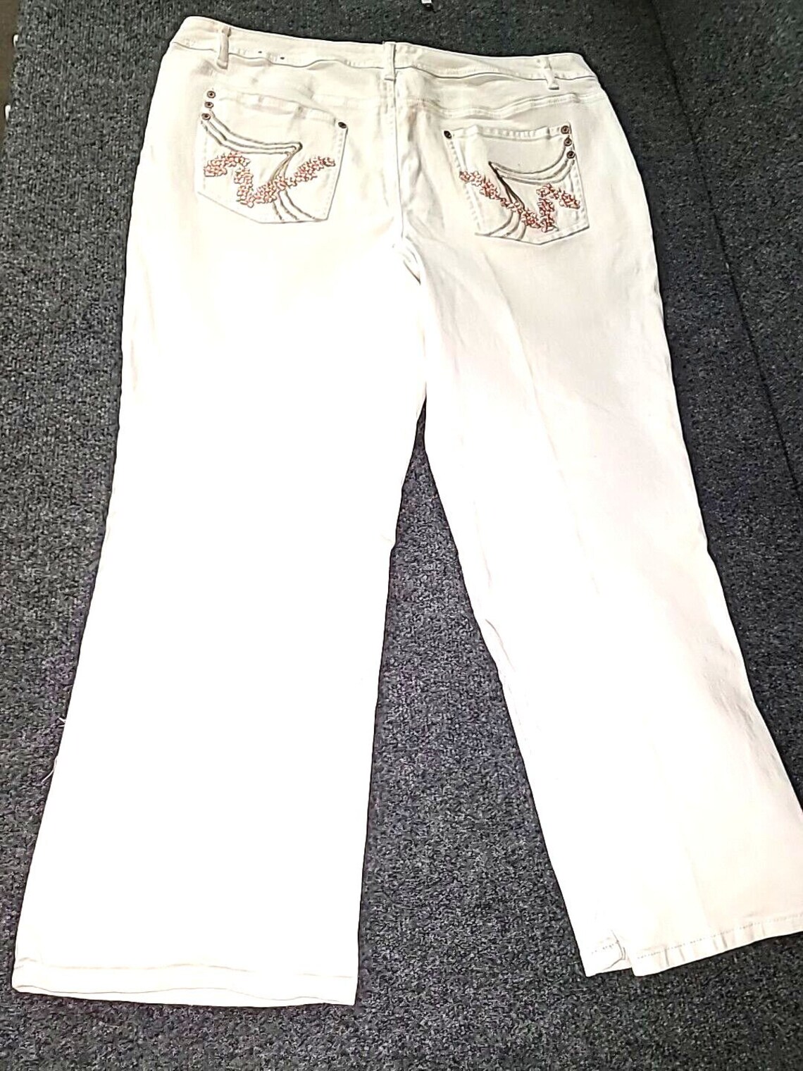 Vintage L.A. Blues White Floral Embroidered Peach Floral Capris Size ...
