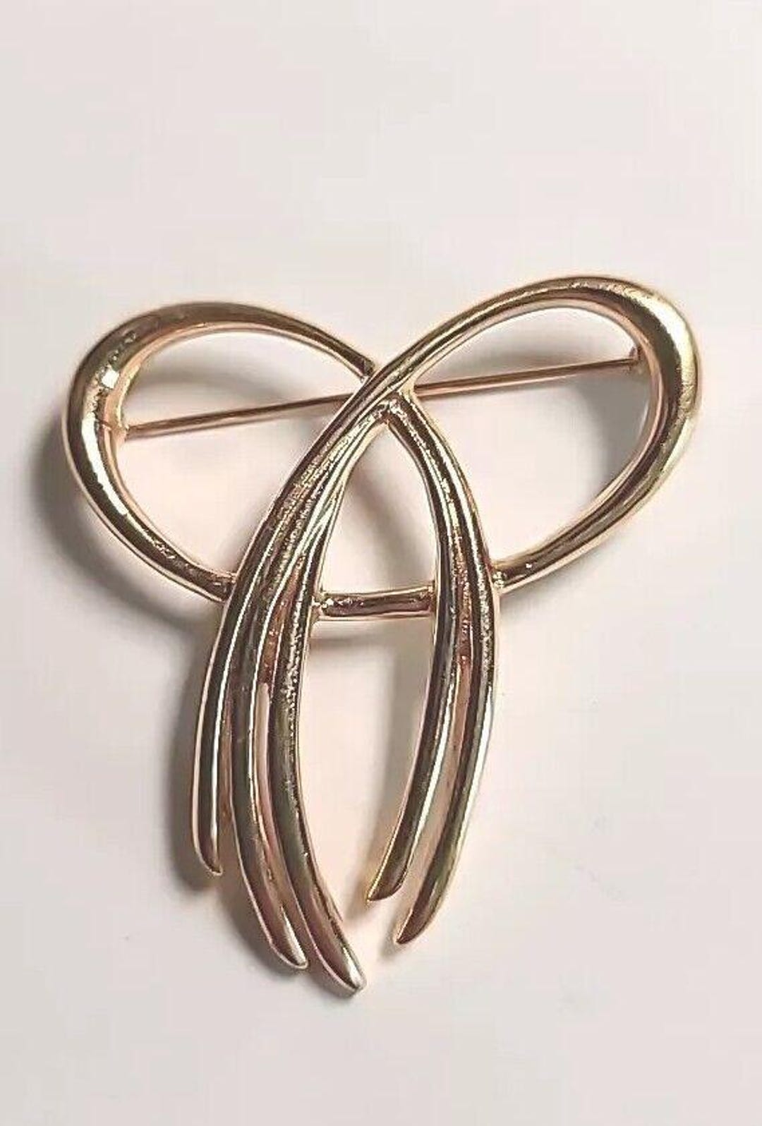Vintage Crown Trifari Waterfall Bow Ribbon Gold Tone Brooch Pin Costume ...