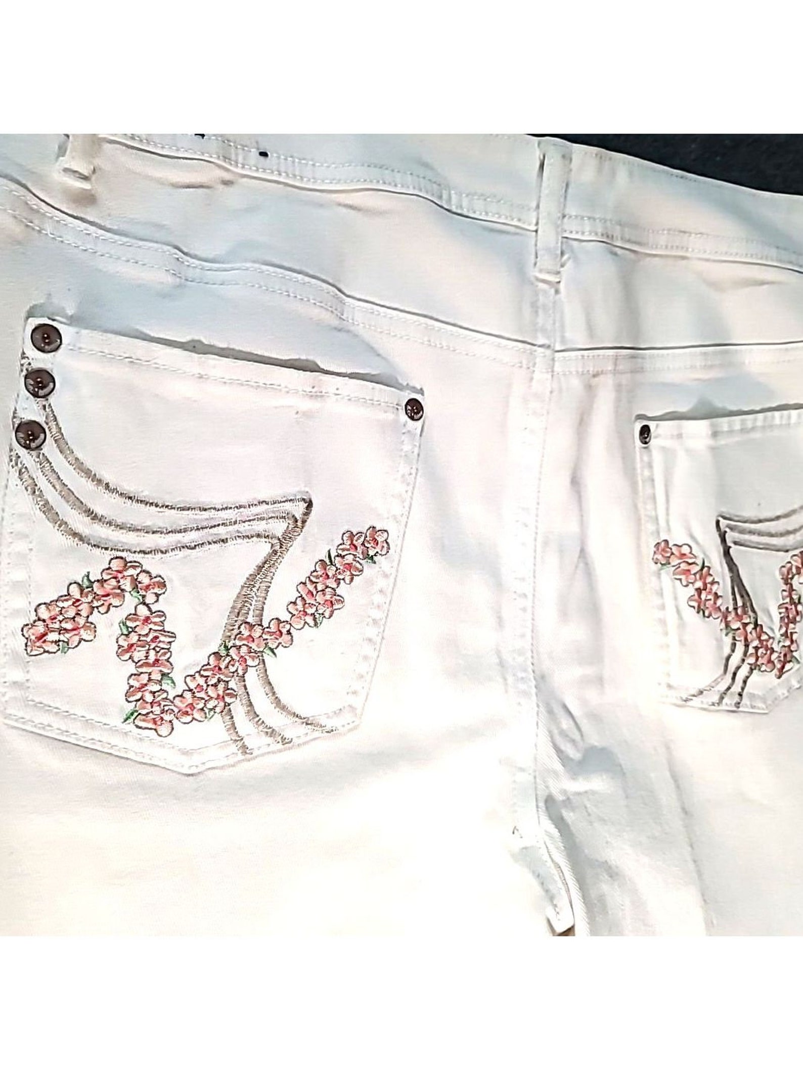 Vintage L.A. Blues White Floral Embroidered Peach Floral Capris Size ...