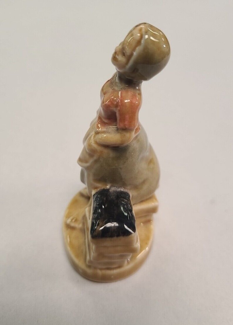 Vintage Molly Malone Wade Porcelain Figurine Statue Ireland 3 1/2 Tall ...