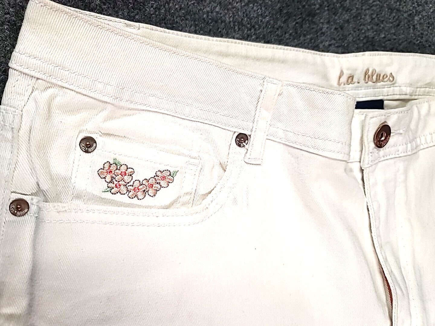 Vintage L.A. Blues White Floral Embroidered Peach Floral Capris Size ...