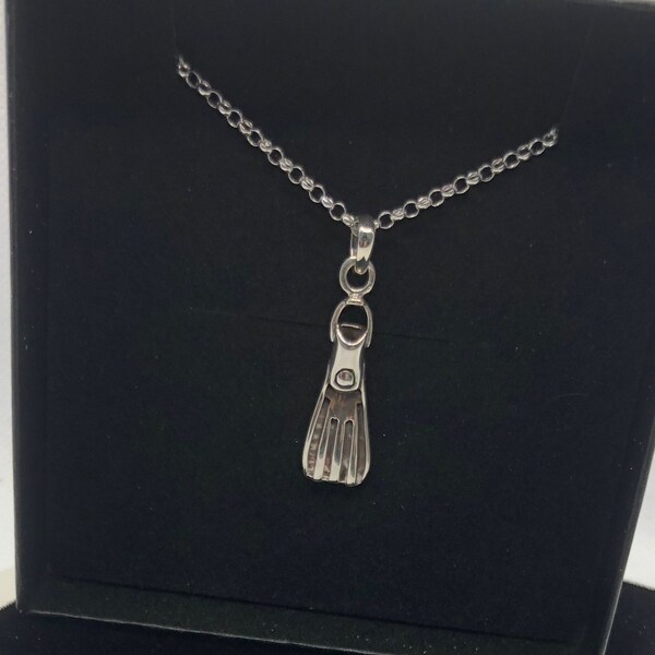 Diving Necklace - Etsy UK
