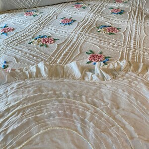 Vintage Chenille Bedspread Cabin Craft Pink Cabbage Rose and Big White ...