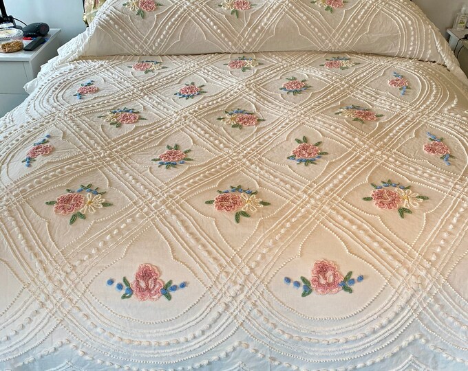Vintage Chenille Bedspread Cabin Craft Pink Cabbage Rose and Big White ...