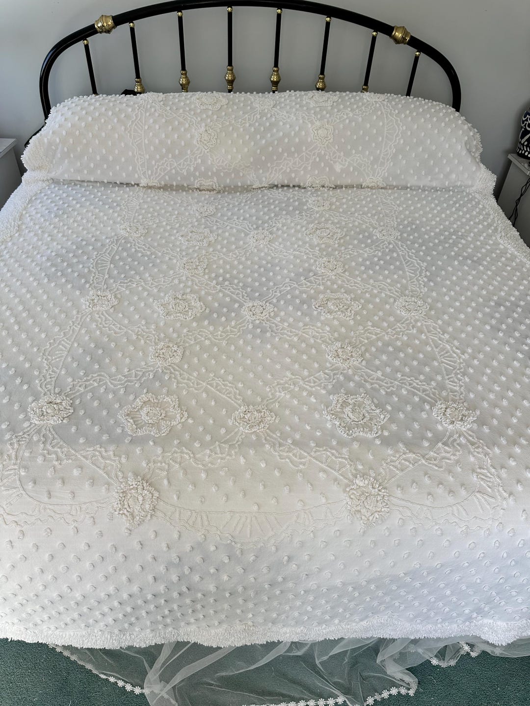 Vintage Cabin Crafts White Florals and Big White Pops With Scalloped ...
