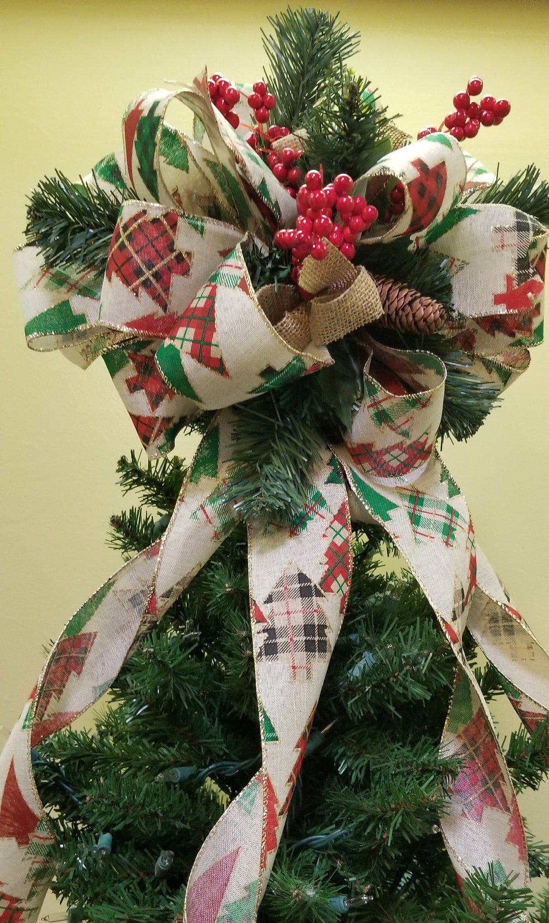 Christmas Tree Topper Bow, Holiday Cabin Lodge Plaid Christmas Tree ...