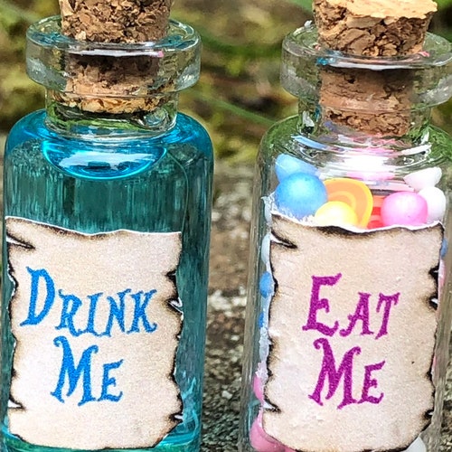 Enamel Pin: Alice in Kyoto Wonderland Queen of Hearts | Etsy