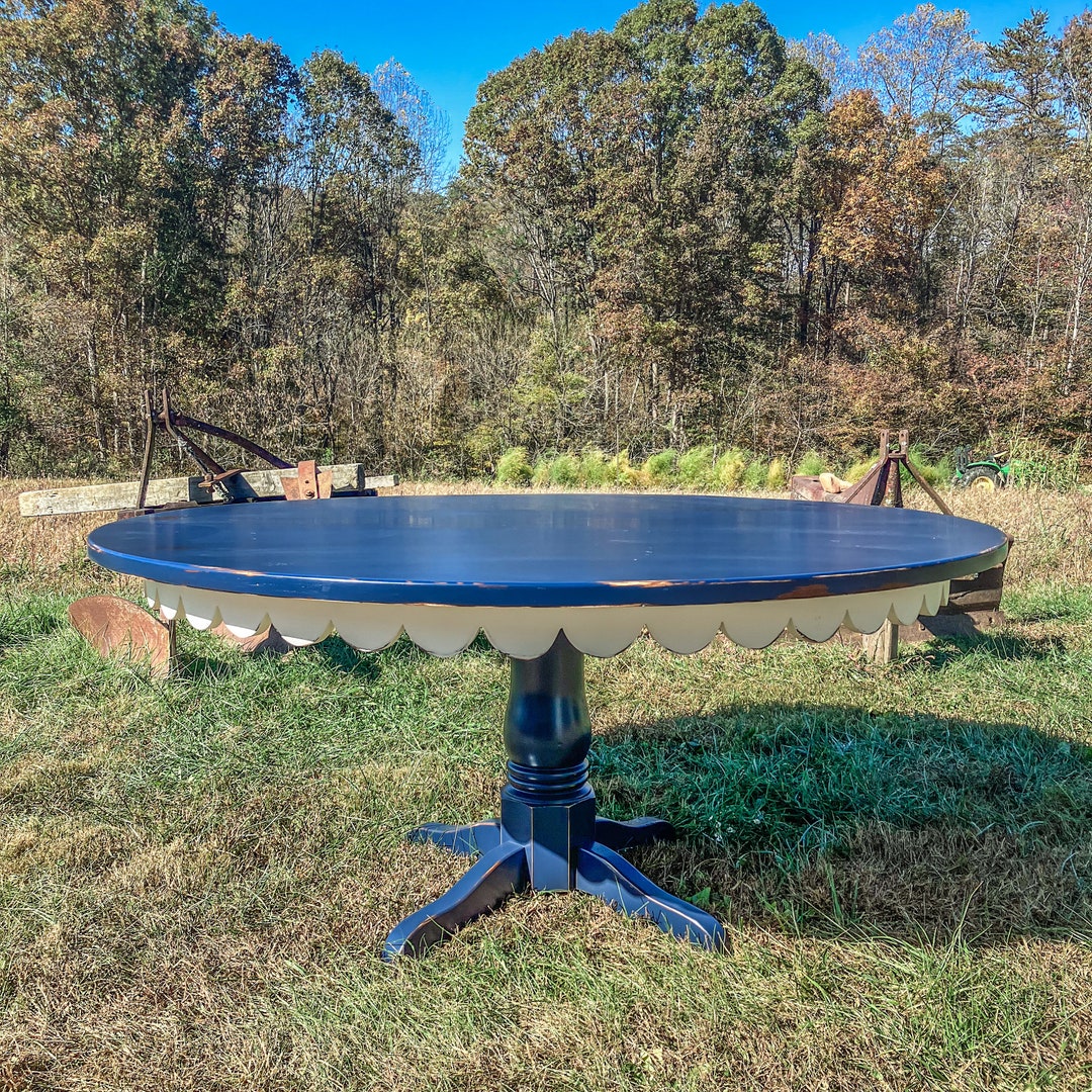 60 Round Cottage Style Dining Table Banquette Table Pedestal Dining ...