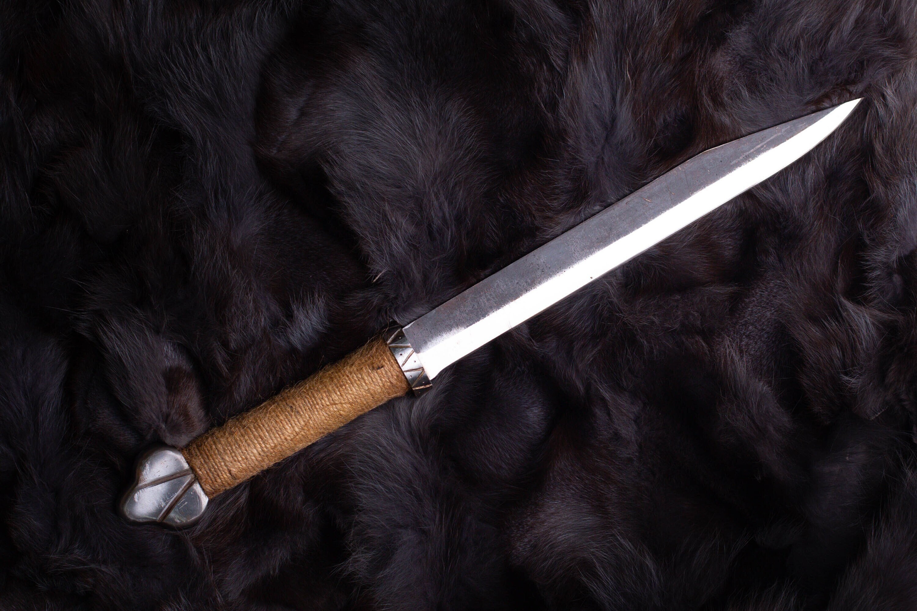 Mad Dog Saxon Short Sword