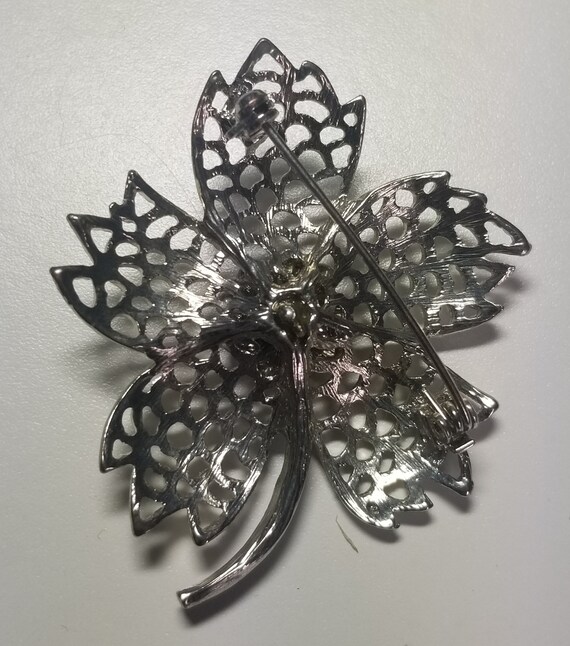 Vintage Silvertone Filigree Pin - Gem