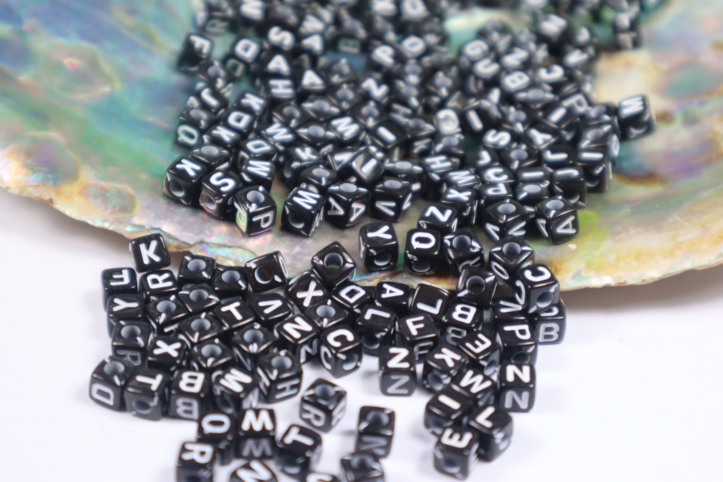 100 Pieces Beautiful Acrylic Letter Bead Blocks 5x5mm Black With White ...