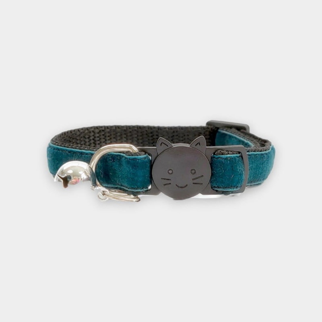 Emerald Green Soft Velvet Cat Collar With Bell and Cat Emblem ...