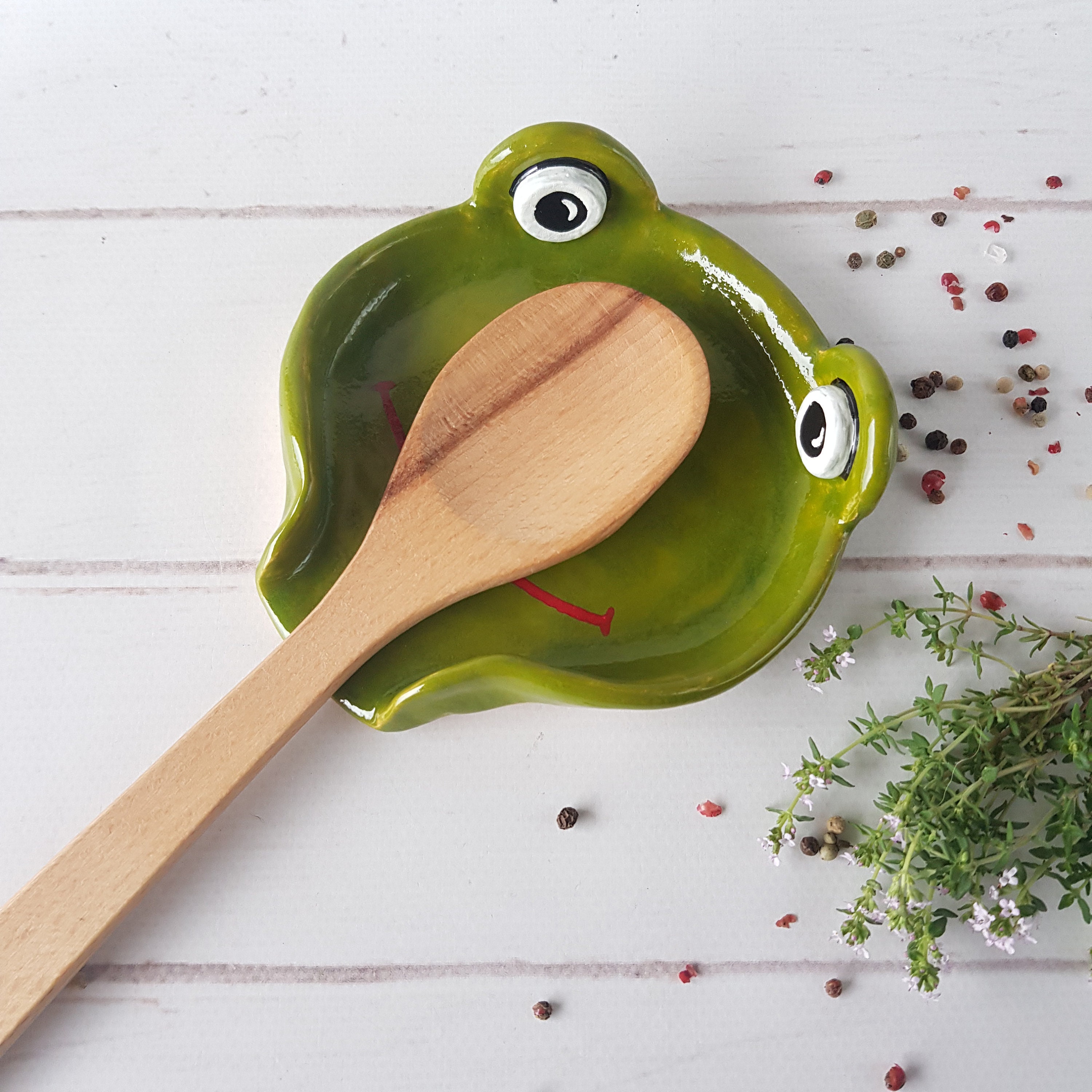 Frog spoon rest Cute green froggy utensil holder Ceramic spoon - Etsy.de