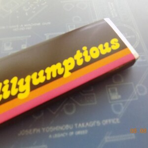 Willy Wonka & Chocolate Factory Replica Scrumdiddlyumptious Bar ...