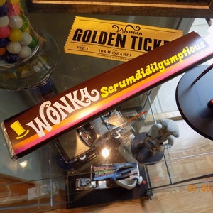 Willy Wonka & Chocolate Factory Replica Scrumdiddlyumptious Bar ...