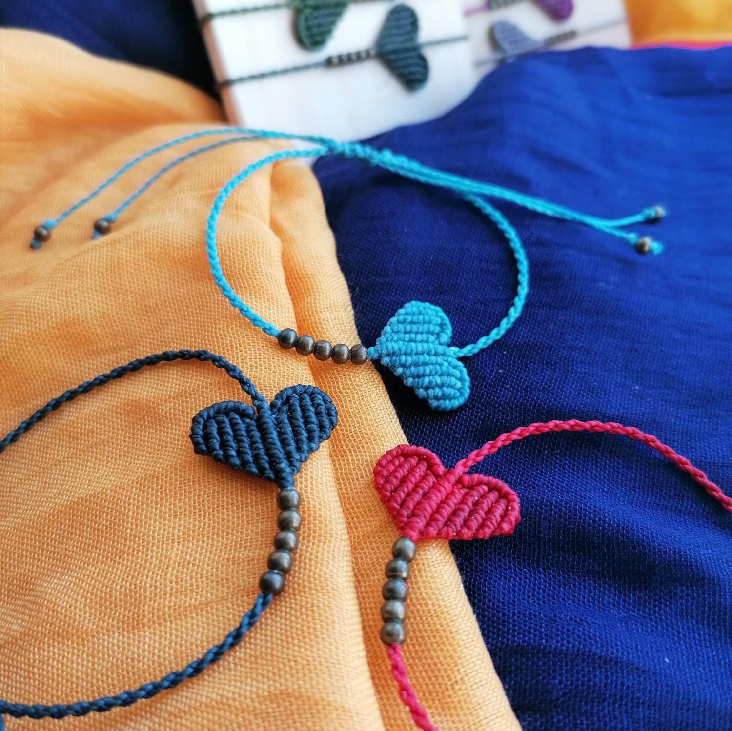 Bracelet coloré en forme de coeur de la couleur de votre choix - Etsy ...