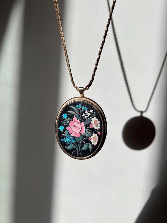 Avon blue and black - Gem