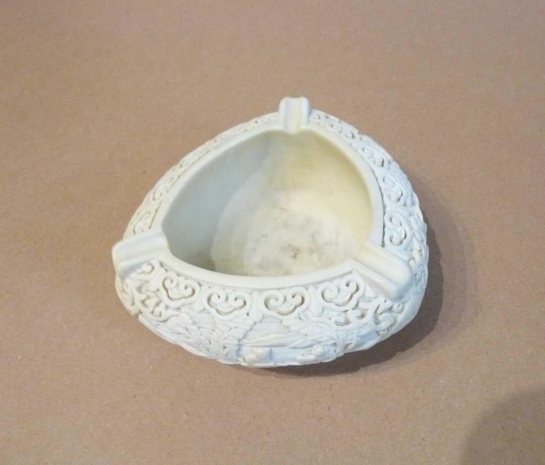 Hand Carved Ivory Soapstone Ashtray, Triangular Shape Ashtray With 3 ...