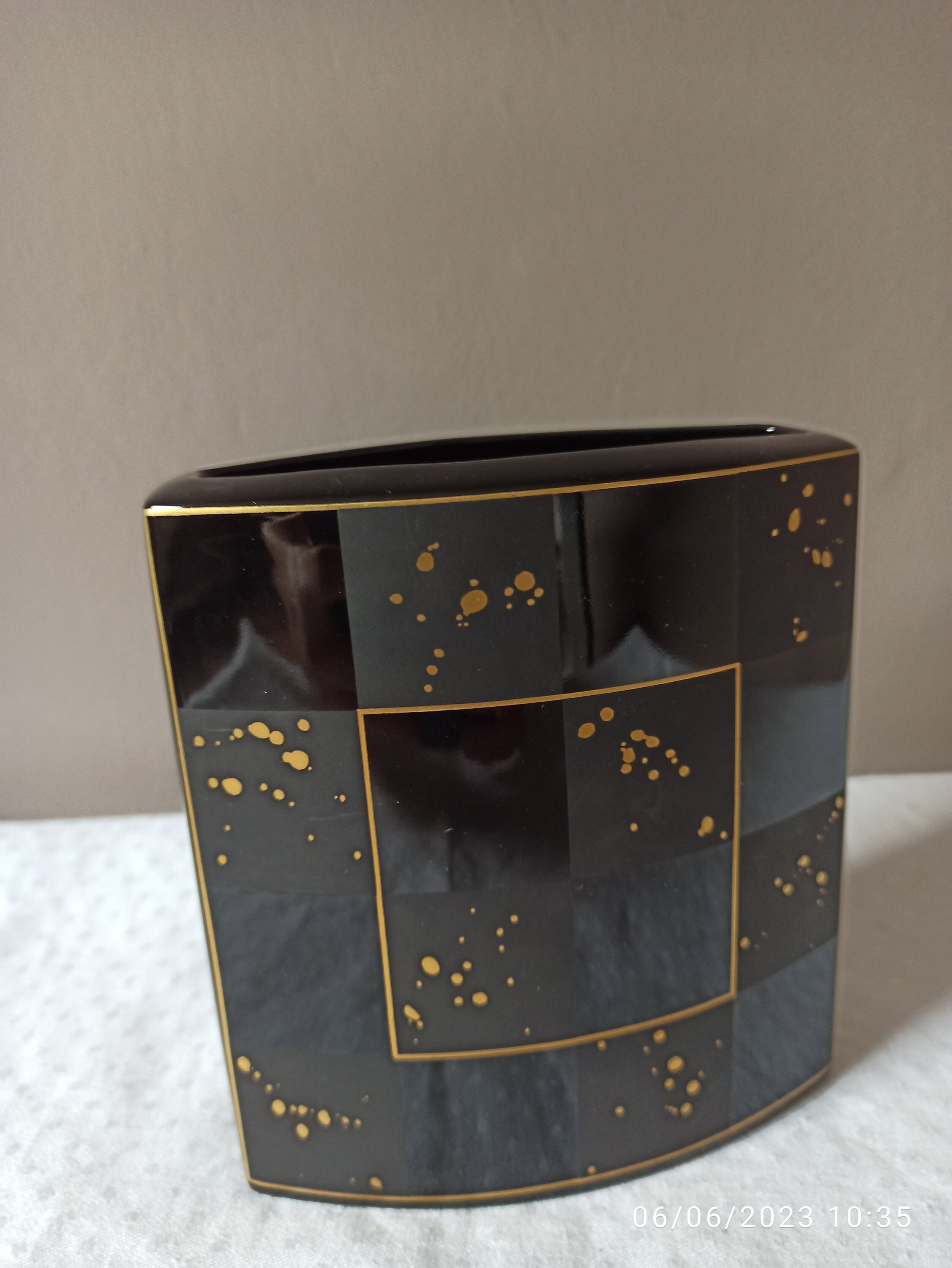 Frogen Yang and Elsa Fischer-treyden 'CARRÉ D'OR' Porcelain Vase for ...