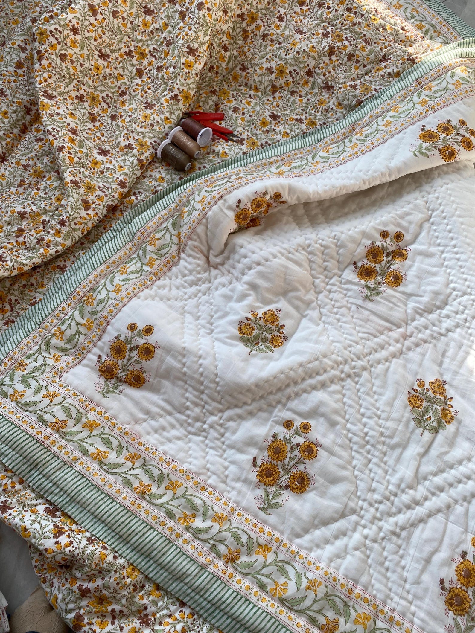 Anokhi Floral Queen Size Quilt, Yellow Green Doctor Cotton Bedding ...