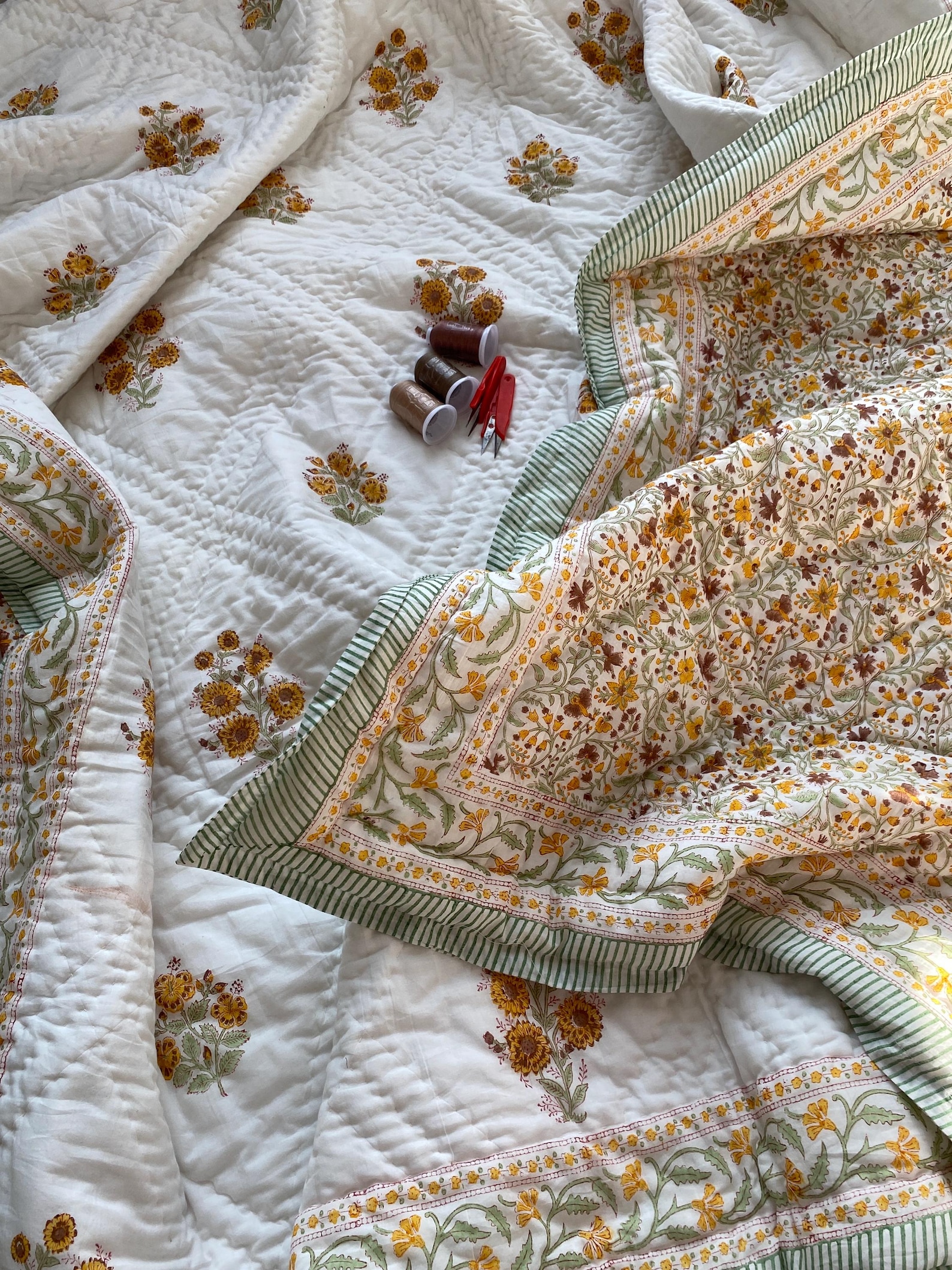 Anokhi Floral Queen Size Quilt, Yellow Green Doctor Cotton Bedding ...