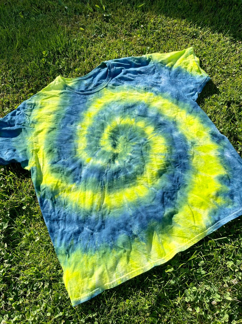 Custom Two Color Tie Dye Swirl Tee Hippie Fashion Tie Dye Swirl Custom ...