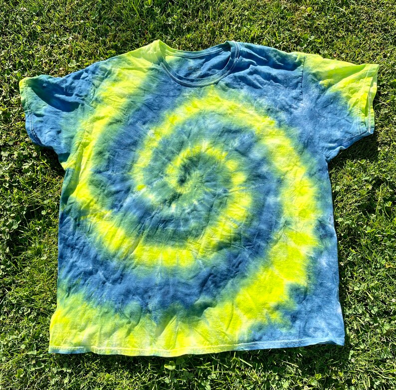 Custom Two Color Tie Dye Swirl Tee Hippie Fashion Tie Dye Swirl Custom ...