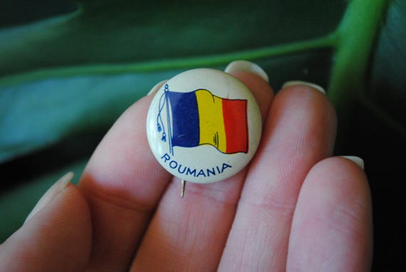 Vintage Roumania Flag Pin Back Button - Romania - Fla… - Gem