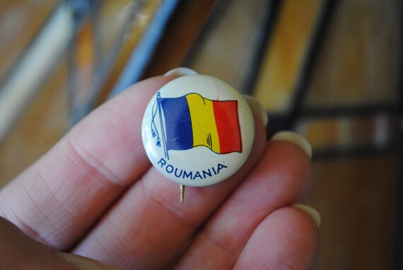Vintage Roumania Flag Pin Back Button - Romania - Fla… - Gem