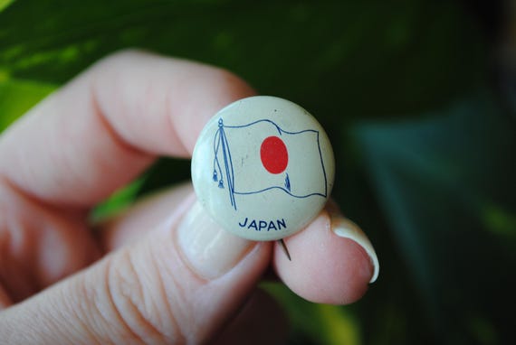 Vintage Japan Flag Pin Back Button - Flags Of The Wor… - Gem