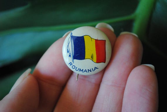Vintage Roumania Flag Pin Back Button - Romania - Fla… - Gem
