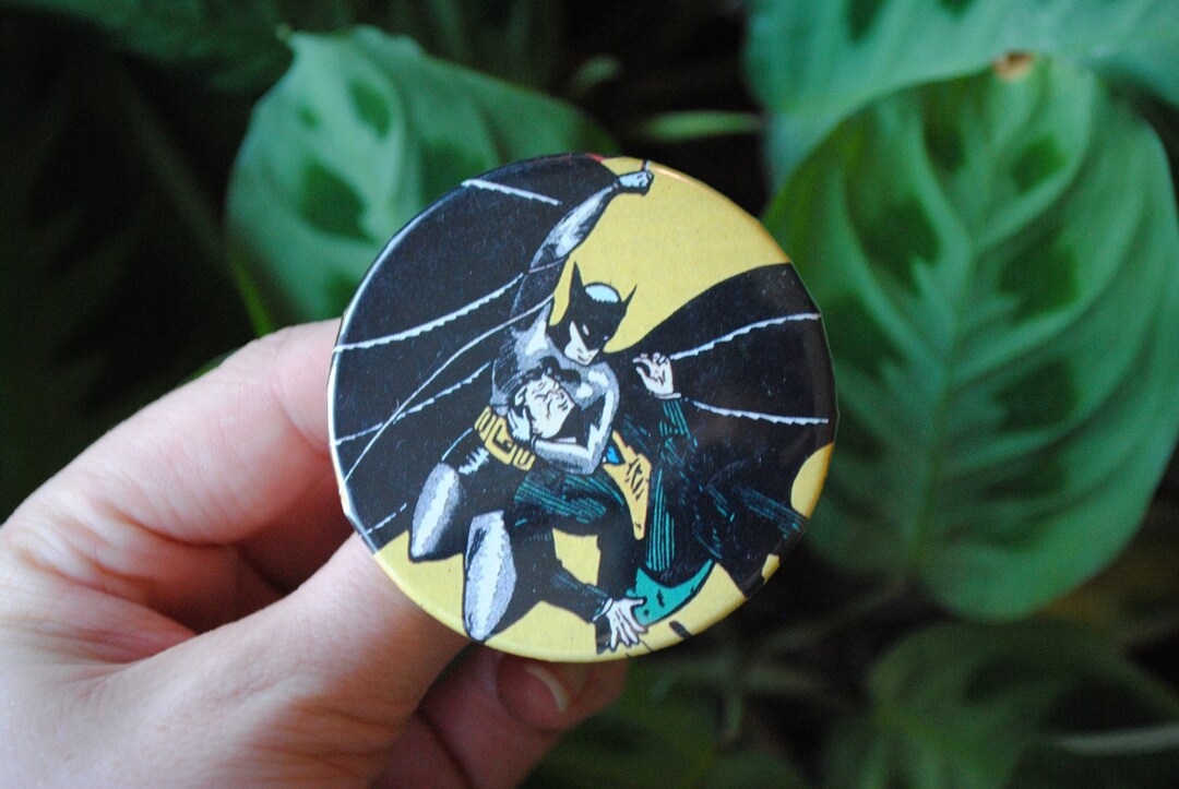 1980's Batman Button Comic Book Art Badge A Minit Detective Comics DC ...