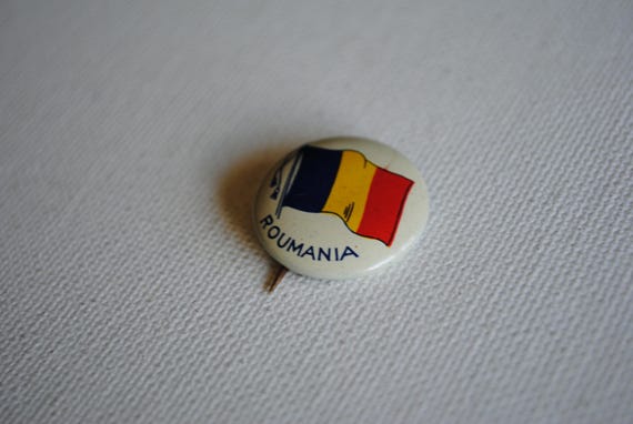 Vintage Roumania Flag Pin Back Button - Romania - Fla… - Gem