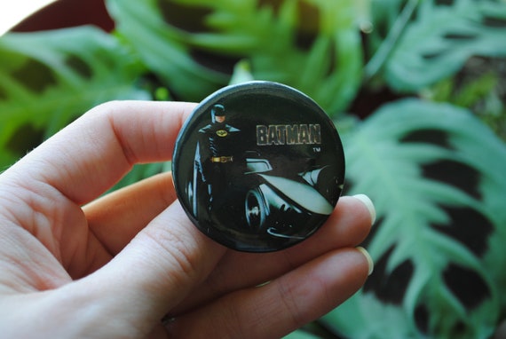 1989 Batman With Batmobile Button - DC Comics Inc - M… - Gem