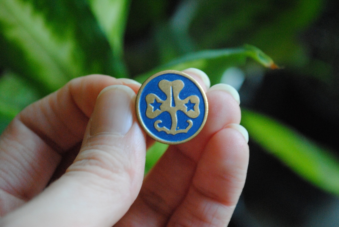 Vintage Girl Scouts WAGGGS World Pin - Trefoil Pinback - World ...