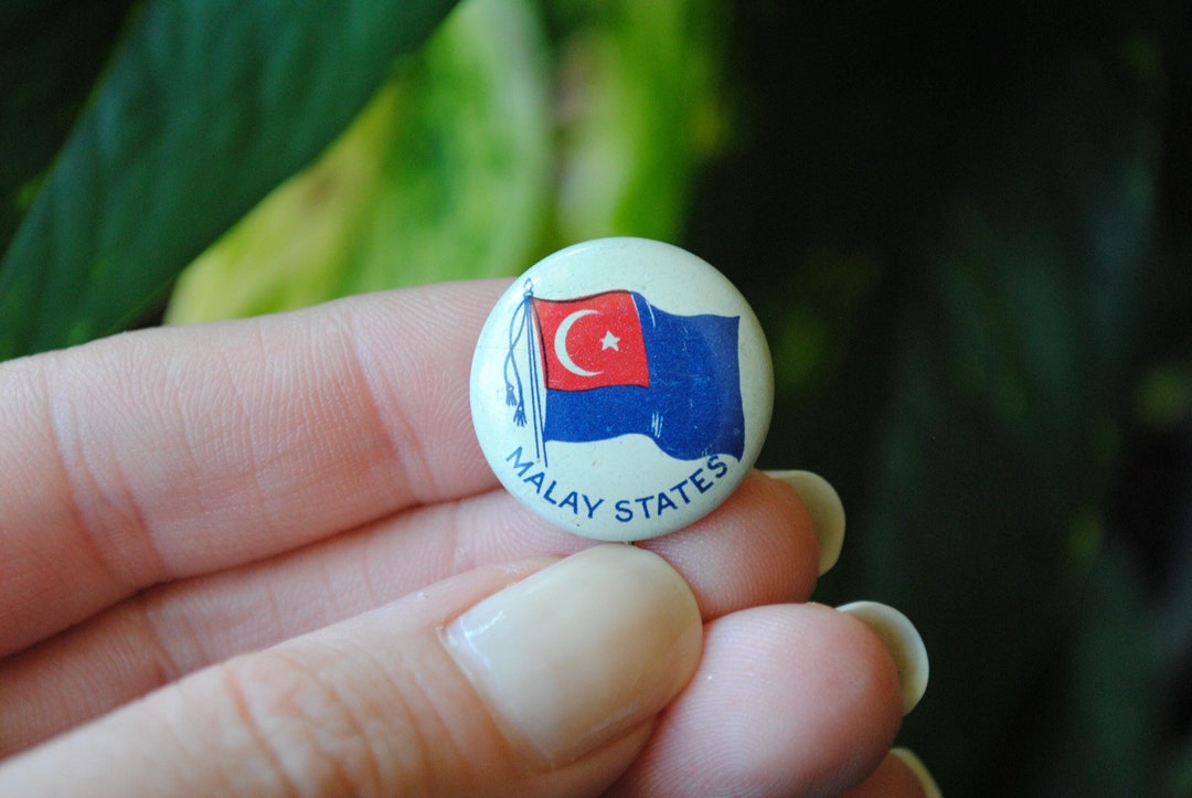 Vintage Malay States Flag Pin Back Button Flags of the World Pinback ...