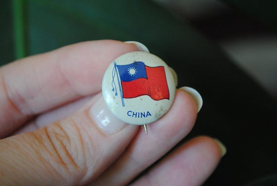 Vintage China Flag Pin Back Button - Flags Of The Wor… - Gem