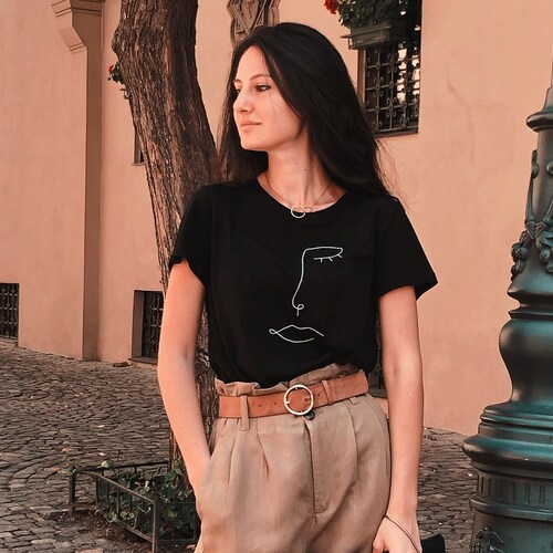 Abstract One Line Minimal Face Embroidered Design T-shirt - Etsy