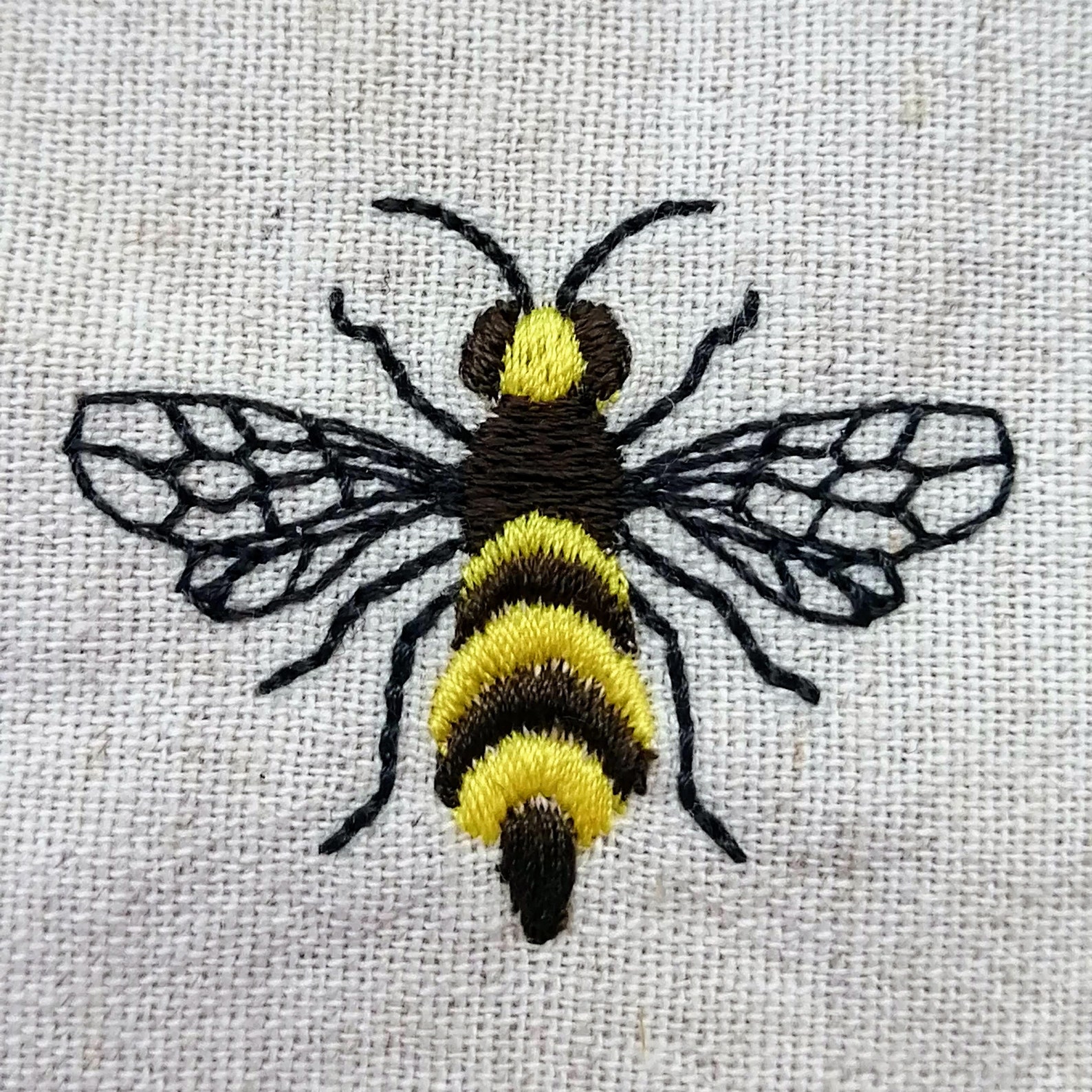 Mini Queen Bee Machine Embroidery Design Mini Insect Bug Tiny Bee Small ...