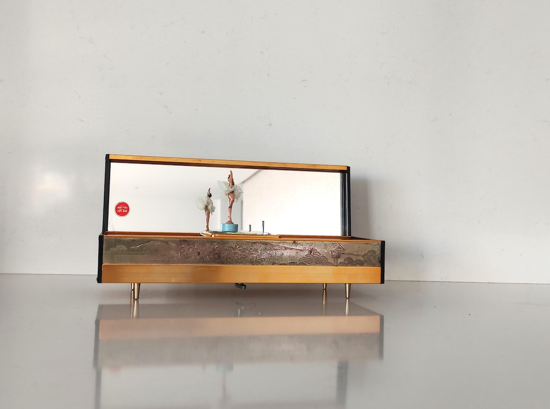 Vintage Lady Mate Music Jewelry Box, Japanese Music Jewelry Box With a ...