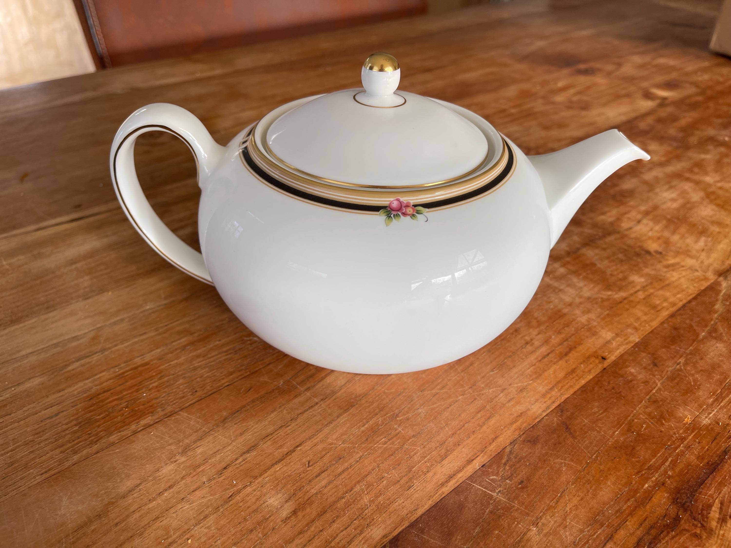 A Gorgeous Wedgwood Bone China Clio Large Teapot Large Teapot 1L Made ...