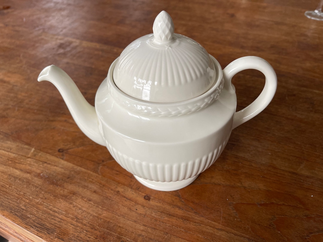 A Vintage Wedgwood Queen's Ware Edme Large Teapot Teapot 800ml Made in ...