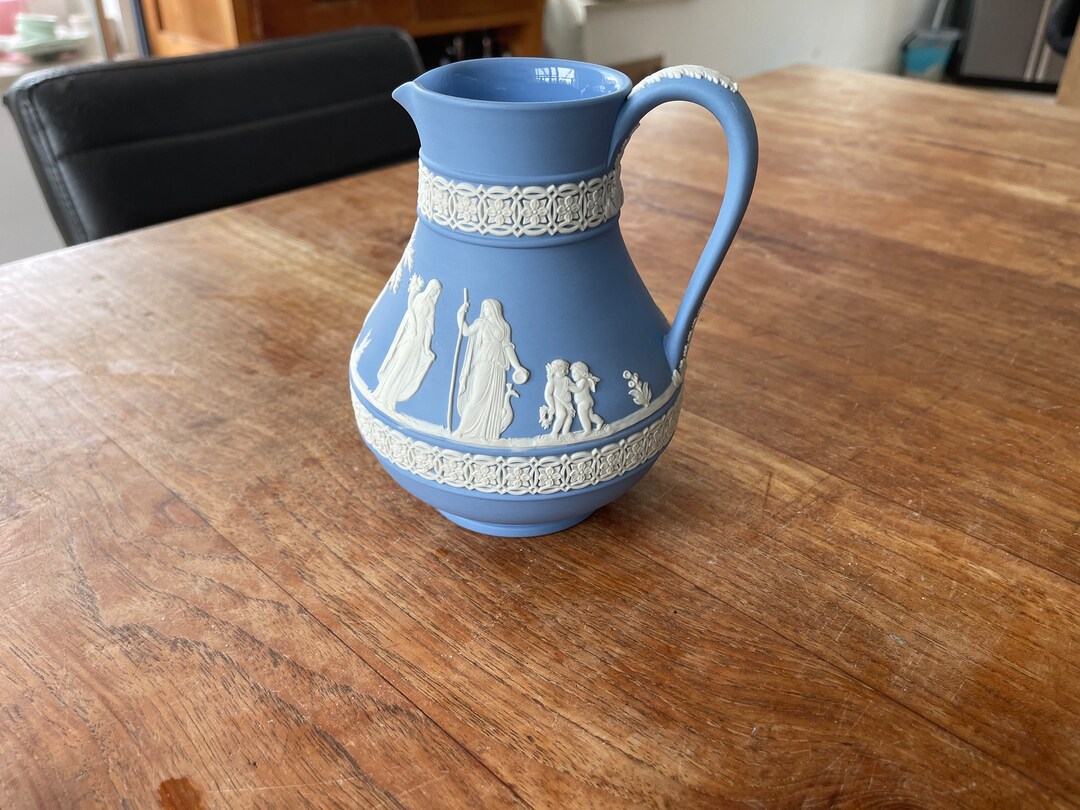Gorgeous Wedgwood Jasperware Blue/white Water/juice/lemonade Can ...