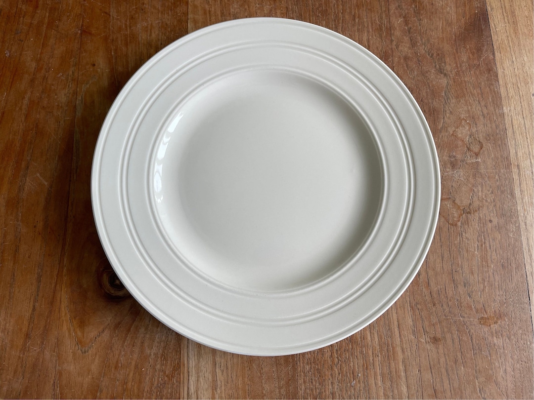 A Gorgeous Vintage Wedgwood Jasper Conran Casual Cream Dinner Plate ...