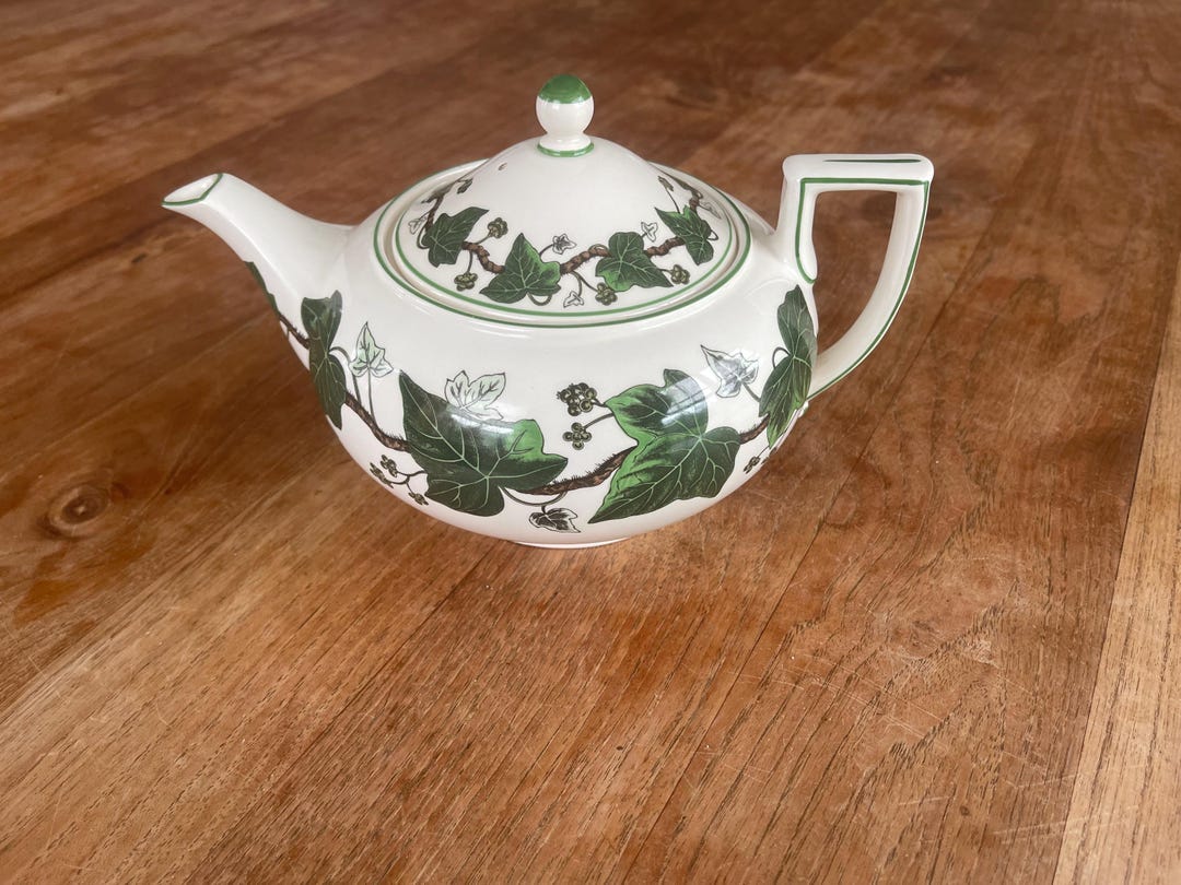 A Gorgeous Vintage Wedgwood Queen's Ware Napoleon Ivy- Green Edge ...