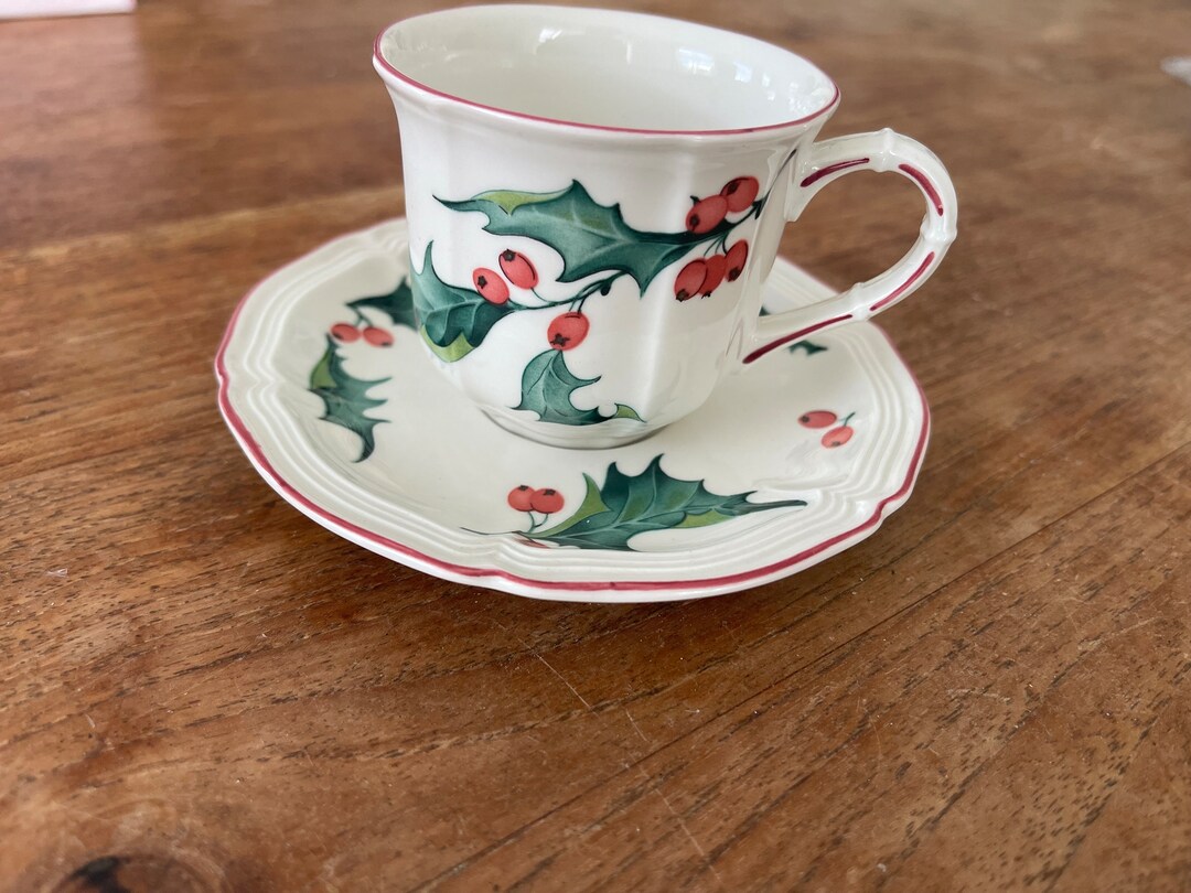 A Beautiful Villeroy & Boch Holly Christmas Espresso Cup With Saucer-demitasse Small Cup and ...