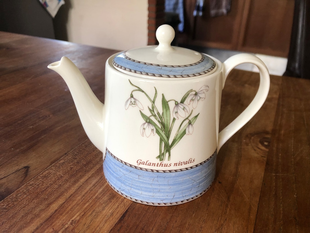 A Gorgeous Wedgwood Sarah's Garden Snowdrop Small Teapot - Snowdrop ...