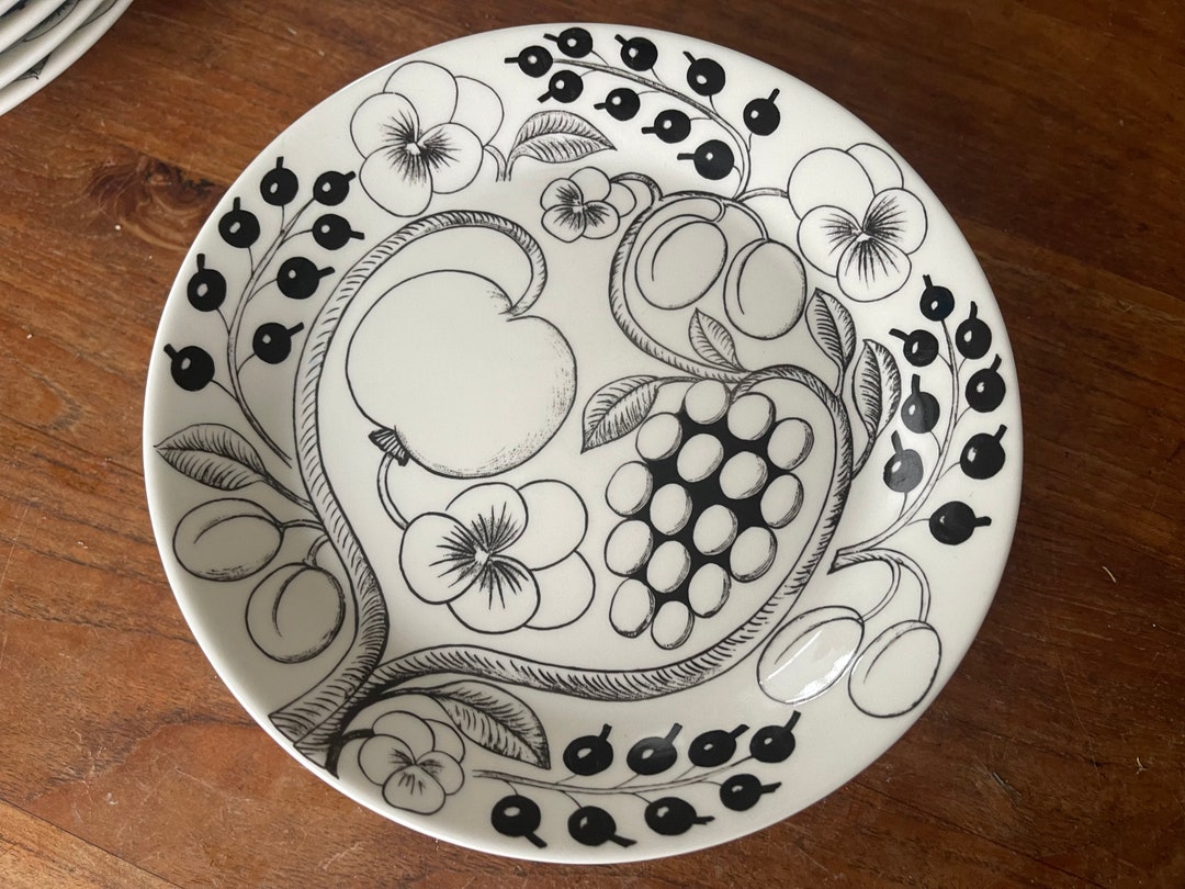 A Iittala Paratiisi Black/white Dinner Plate Dinner Plate Black and ...
