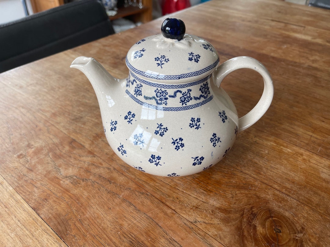 A Gorgeous Vintage Johnson Brothers/ Bros Laura Ashley Teapot Petite ...